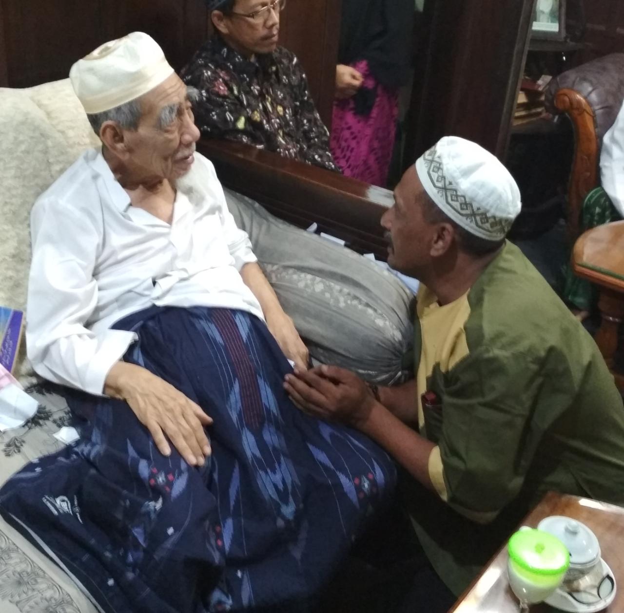 Mbah Maimoen Zubair Meninggal di Makkah - Media Tajam